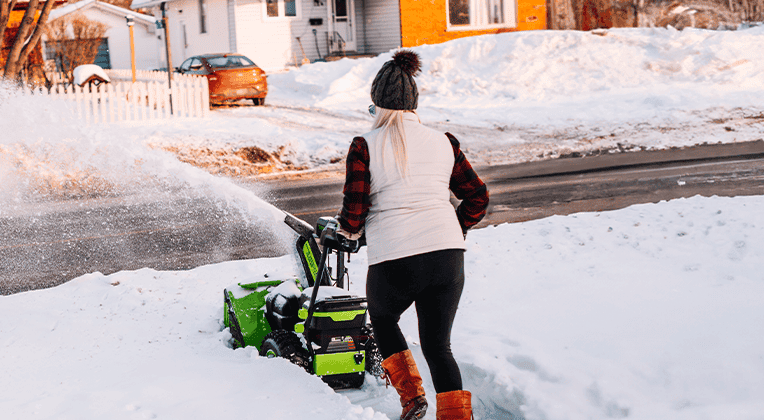 Snow Removal Equipment: Snow Shovel, Brushes and Ice Scrappers | Best ...