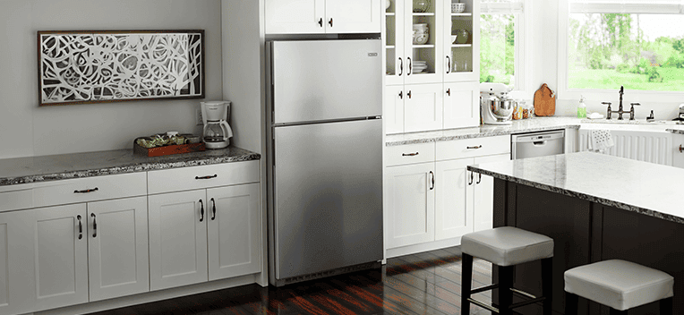 Top Freezer Refrigerators | Best Buy Canada